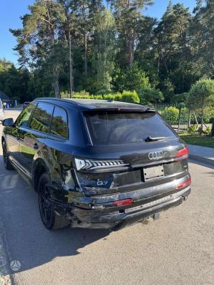 Melns Audi Q7 2022 Alīta, ar dzinēja tilpumu 3.00 L un nobraukumu 121 tūkst. km par 23500 €, foto 6 vietnē AUTOMOTO.COM.LV