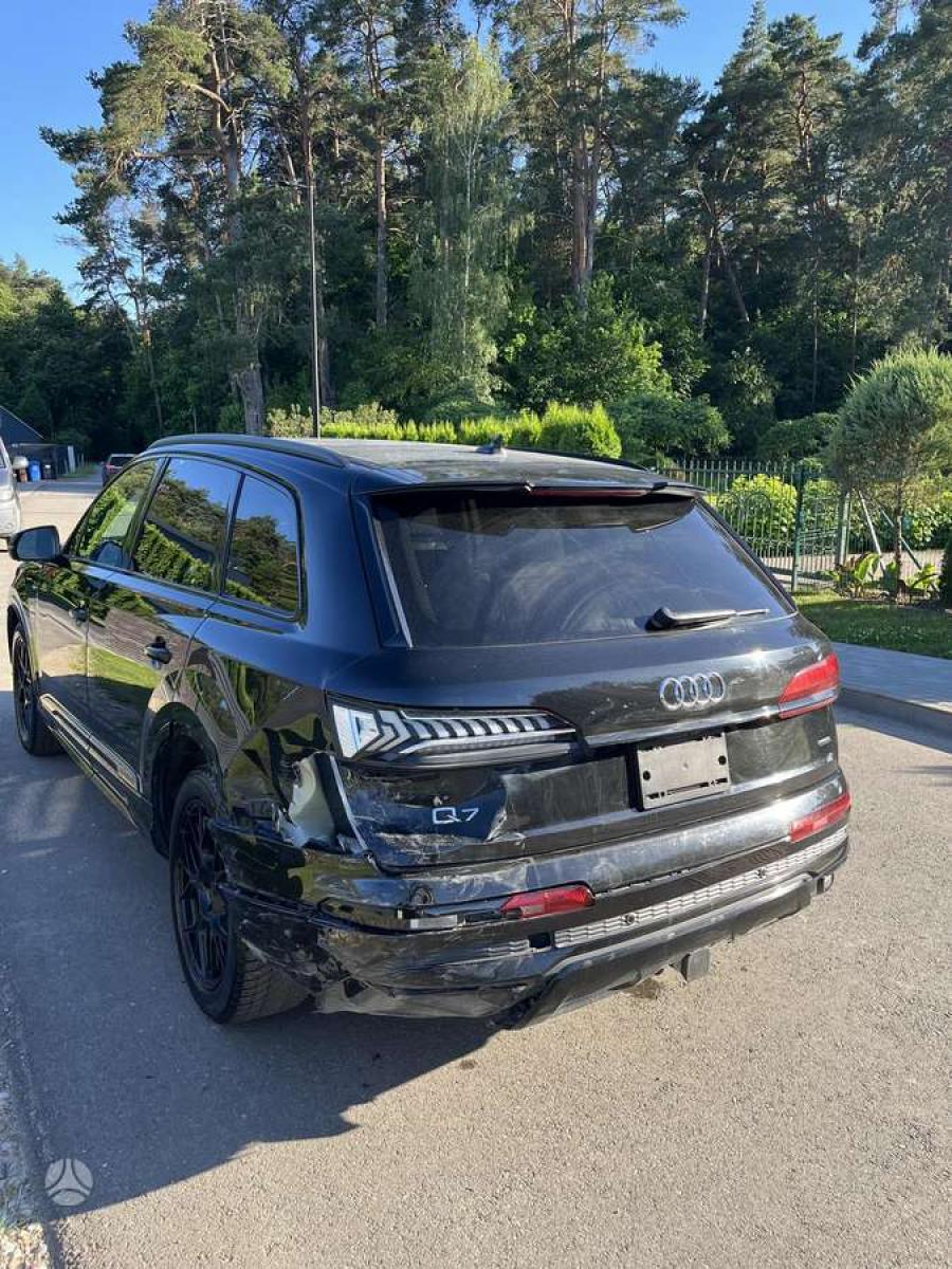 Melns Audi Q7 2022 Alīta, ar dzinēja tilpumu 3.00 L un nobraukumu 121 tūkst. km par 23500 €, foto 6 vietnē AUTOMOTO.COM.LV