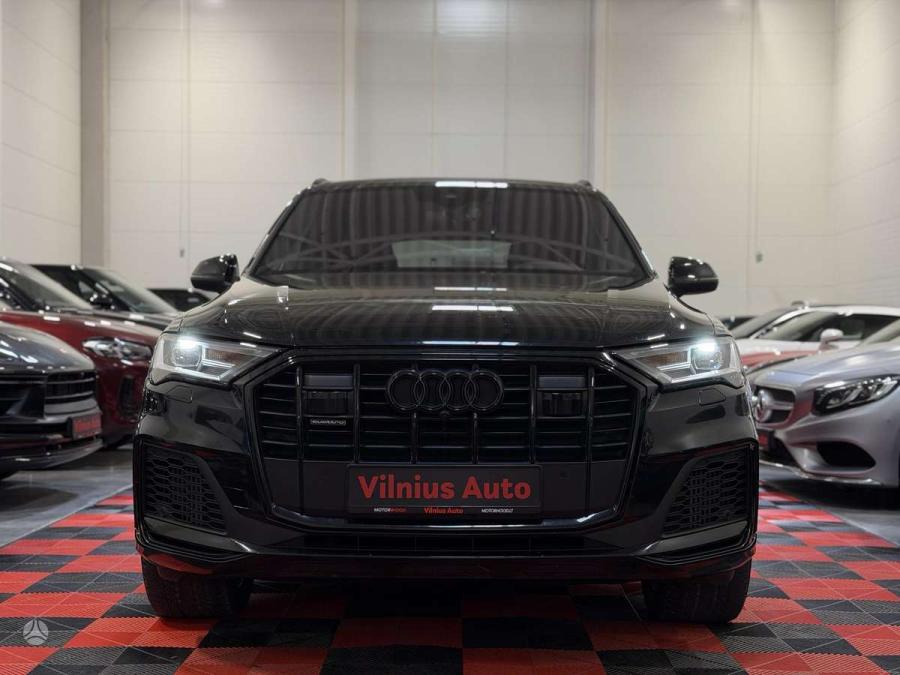 Black Audi Q7 2022 in Vilnius, with an engine capacity of 3.00 L and mileage of 80 thousand km for 48990 €, photo 3 on AUTOMOTO.COM.LV