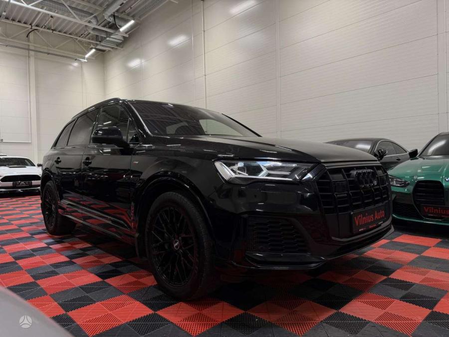 Black Audi Q7 2022 in Vilnius, with an engine capacity of 3.00 L and mileage of 80 thousand km for 48990 €, photo 4 on AUTOMOTO.COM.LV