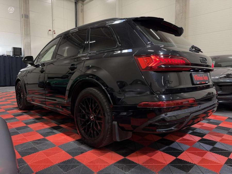 Black Audi Q7 2022 in Vilnius, with an engine capacity of 3.00 L and mileage of 80 thousand km for 48990 €, photo 7 on AUTOMOTO.COM.LV