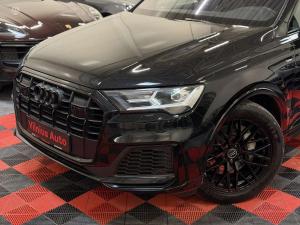 Black Audi Q7 2022 in Vilnius, with an engine capacity of 3.00 L and mileage of 80 thousand km for 48990 €, photo 8 on AUTOMOTO.COM.LV