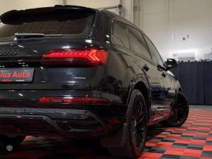 Black Audi Q7 2022 in Vilnius, with an engine capacity of 3.00 L and mileage of 80 thousand km for 48990 €, photo 9 on AUTOMOTO.COM.LV