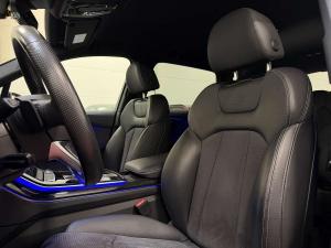 Black Audi Q7 2022 in Vilnius, with an engine capacity of 3.00 L and mileage of 80 thousand km for 48990 €, photo 13 on AUTOMOTO.COM.LV