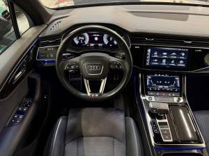 Black Audi Q7 2022 in Vilnius, with an engine capacity of 3.00 L and mileage of 80 thousand km for 48990 €, photo 21 on AUTOMOTO.COM.LV