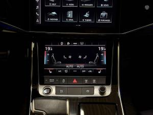 Black Audi Q7 2022 in Vilnius, with an engine capacity of 3.00 L and mileage of 80 thousand km for 48990 €, photo 24 on AUTOMOTO.COM.LV
