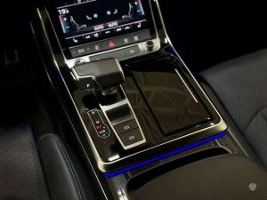 Black Audi Q7 2022 in Vilnius, with an engine capacity of 3.00 L and mileage of 80 thousand km for 48990 €, photo 26 on AUTOMOTO.COM.LV