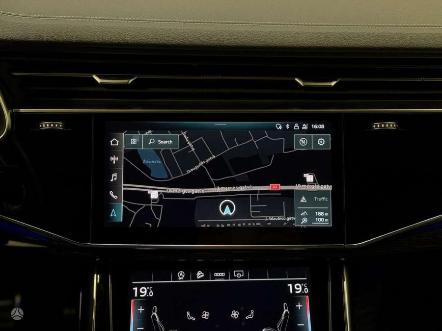 Black Audi Q7 2022 in Vilnius, with an engine capacity of 3.00 L and mileage of 80 thousand km for 48990 €, photo 27 on AUTOMOTO.COM.LV