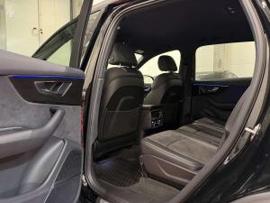 Black Audi Q7 2022 in Vilnius, with an engine capacity of 3.00 L and mileage of 80 thousand km for 48990 €, photo 33 on AUTOMOTO.COM.LV