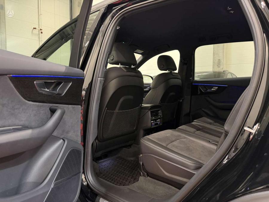 Black Audi Q7 2022 in Vilnius, with an engine capacity of 3.00 L and mileage of 80 thousand km for 48990 €, photo 33 on AUTOMOTO.COM.LV