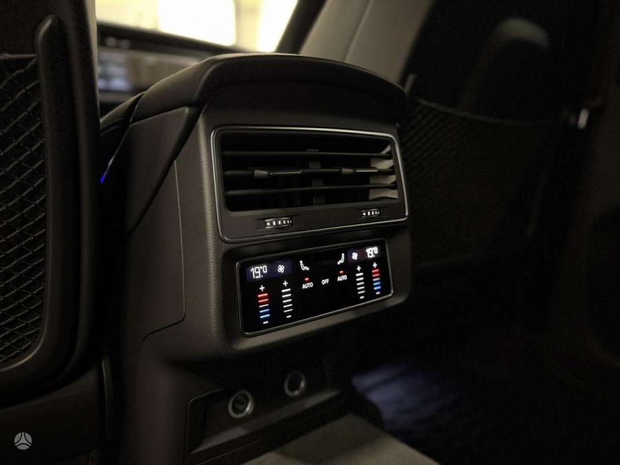 Black Audi Q7 2022 in Vilnius, with an engine capacity of 3.00 L and mileage of 80 thousand km for 48990 €, photo 34 on AUTOMOTO.COM.LV