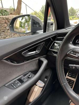 Black Audi Q7 2022 in Vilnius, with an engine capacity of 3.00 L and mileage of 96 thousand km for 46550 €, photo 13 on AUTOMOTO.COM.LV