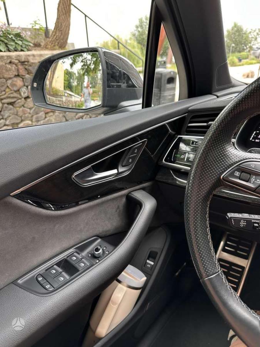 Black Audi Q7 2022 in Vilnius, with an engine capacity of 3.00 L and mileage of 96 thousand km for 46550 €, photo 13 on AUTOMOTO.COM.LV