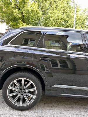 Black Audi Q7 2022 in Vilnius, with an engine capacity of 3.00 L and mileage of 96 thousand km for 46550 €, photo 17 on AUTOMOTO.COM.LV