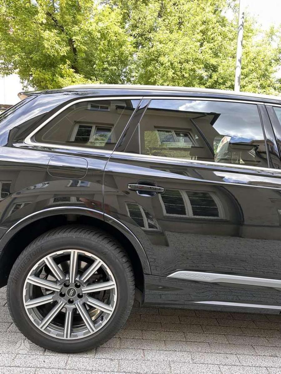 Black Audi Q7 2022 in Vilnius, with an engine capacity of 3.00 L and mileage of 96 thousand km for 46550 €, photo 17 on AUTOMOTO.COM.LV
