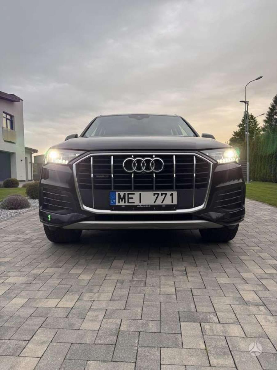 Black Audi Q7 2022 in Vilnius, with an engine capacity of 2.97 L and mileage of 142 thousand km for 37000 €, photo 1 on AUTOMOTO.COM.LV