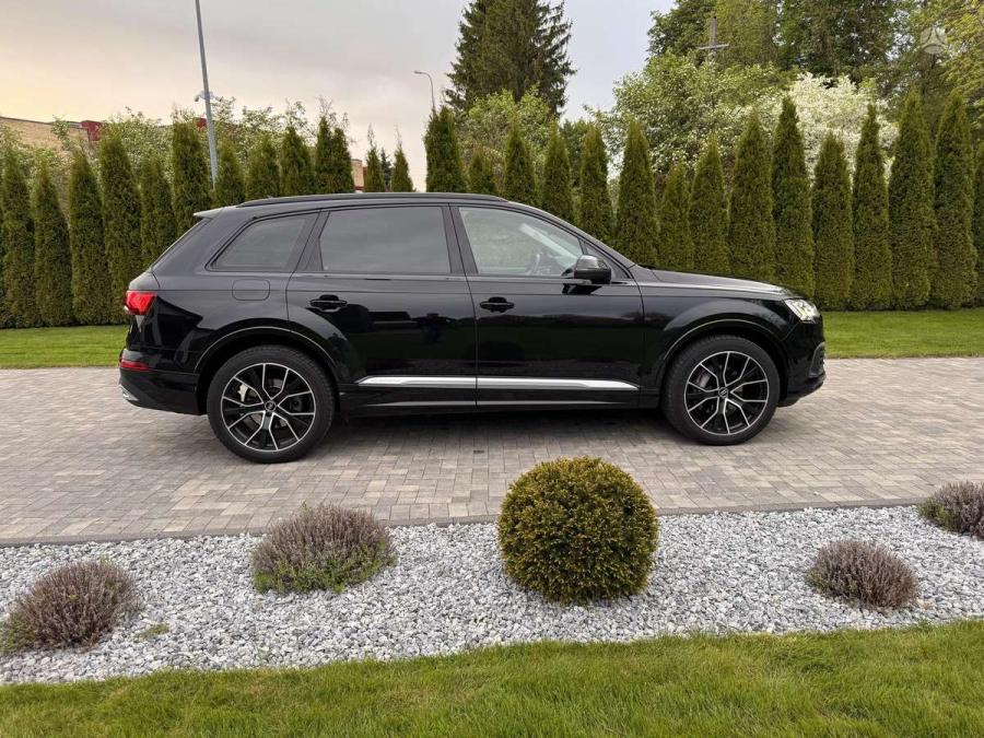 Black Audi Q7 2022 in Vilnius, with an engine capacity of 2.97 L and mileage of 142 thousand km for 37000 €, photo 4 on AUTOMOTO.COM.LV