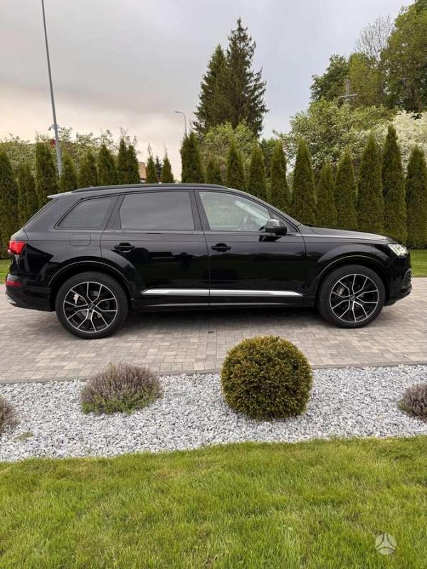Melns Audi Q7 2022 Viļņa, ar dzinēja tilpumu 2.97 L un nobraukumu 142 tūkst. km par 37000 €, foto 4 vietnē AUTOMOTO.COM.LV