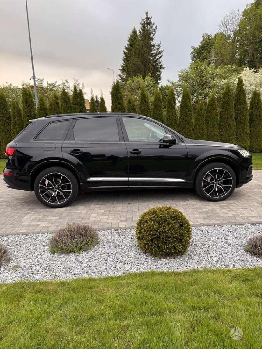 Black Audi Q7 2022 in Vilnius, with an engine capacity of 2.97 L and mileage of 142 thousand km for 37000 €, photo 5 on AUTOMOTO.COM.LV