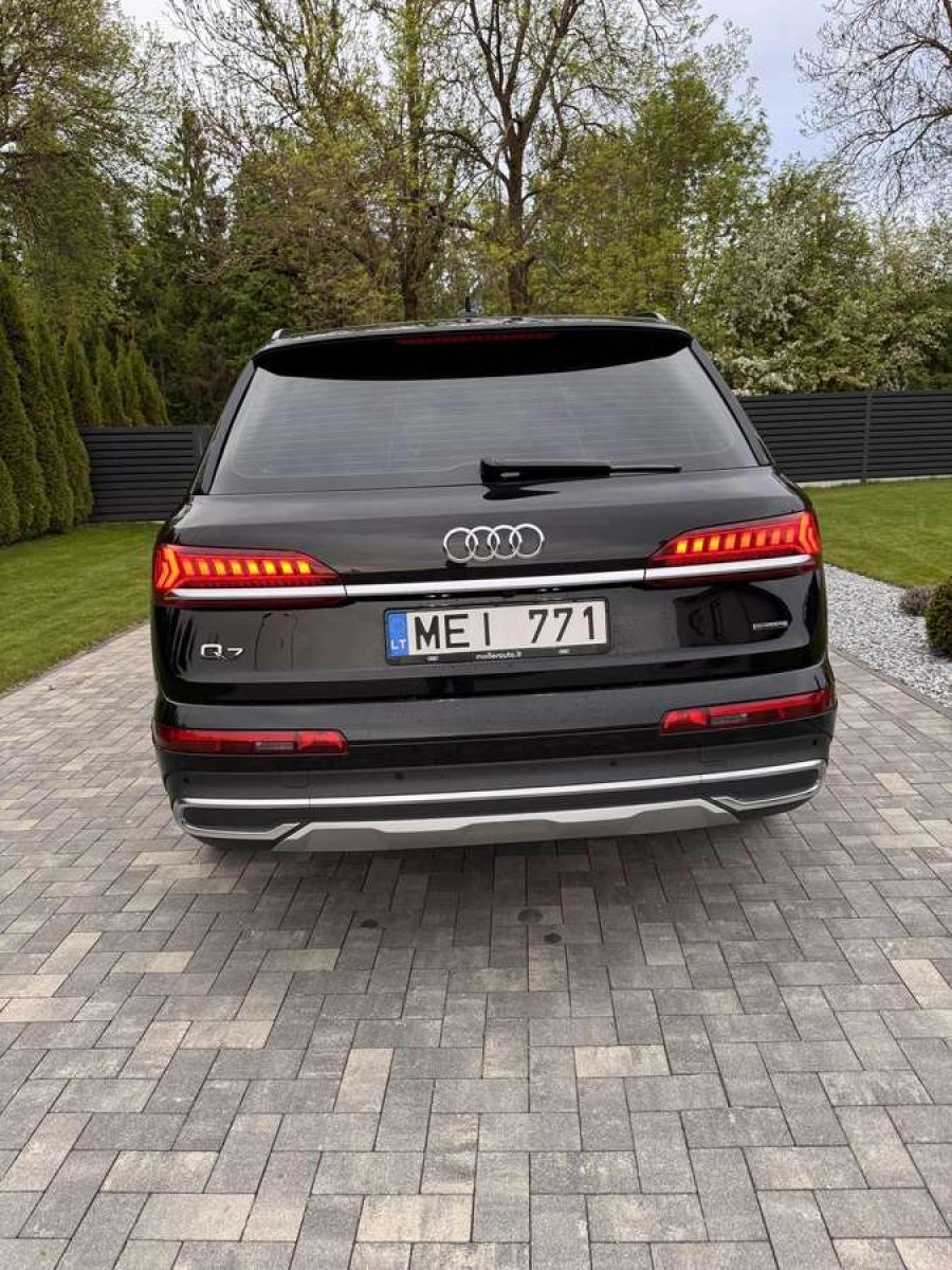 Black Audi Q7 2022 in Vilnius, with an engine capacity of 2.97 L and mileage of 142 thousand km for 37000 €, photo 7 on AUTOMOTO.COM.LV