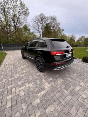 Black Audi Q7 2022 in Vilnius, with an engine capacity of 2.97 L and mileage of 142 thousand km for 37000 €, photo 8 on AUTOMOTO.COM.LV