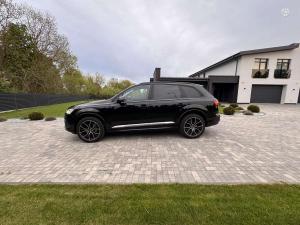 Black Audi Q7 2022 in Vilnius, with an engine capacity of 2.97 L and mileage of 142 thousand km for 37000 €, photo 9 on AUTOMOTO.COM.LV