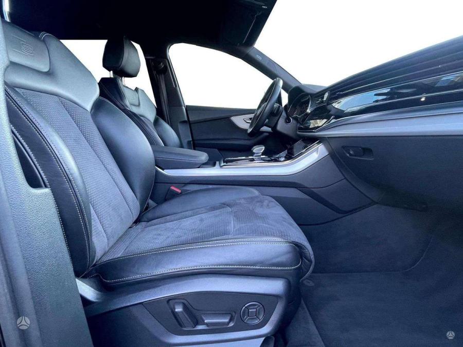 Black Audi Q7 2022 in Kaunas, with an engine capacity of 3.00 L and mileage of 114 thousand km for 45900 €, photo 7 on AUTOMOTO.COM.LV