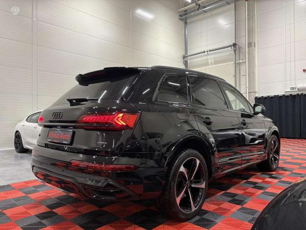 Melns Audi Q7 2023 Viļņa, ar dzinēja tilpumu 2.99 L un nobraukumu 12 tūkst. km par 65000 €, foto 4 vietnē AUTOMOTO.COM.LV