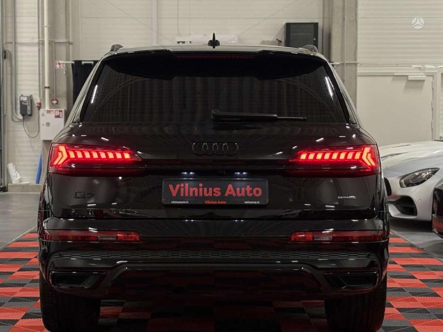 Melns Audi Q7 2023 Viļņa, ar dzinēja tilpumu 2.99 L un nobraukumu 12 tūkst. km par 65000 €, foto 5 vietnē AUTOMOTO.COM.LV