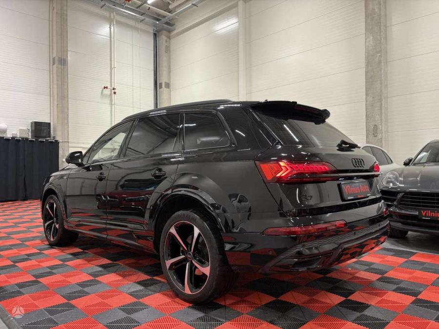 Melns Audi Q7 2023 Viļņa, ar dzinēja tilpumu 2.99 L un nobraukumu 12 tūkst. km par 65000 €, foto 6 vietnē AUTOMOTO.COM.LV