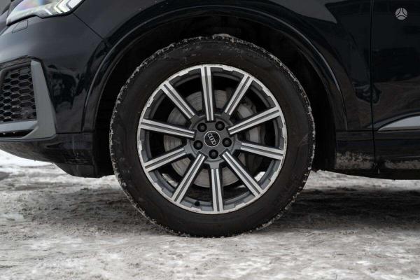 Black Audi Q7 2023 in Vilnius, with an engine capacity of 3.00 L and mileage of 57 thousand km for 48400 €, photo 3 on AUTOMOTO.COM.LV