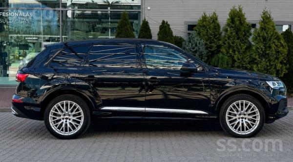 Black Audi Q7 2023 in Riga, with an engine capacity of 3.00 L and mileage of 90 thousand km for 44900 €, photo 5 on AUTOMOTO.COM.LV