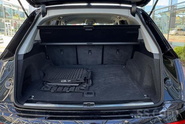 Black Audi Q7 2023 in Riga, with an engine capacity of 3.00 L and mileage of 90 thousand km for 44900 €, photo 7 on AUTOMOTO.COM.LV