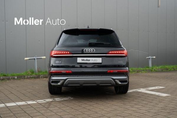 Black Audi Q7 2023 in Vilnius, with an engine capacity of 3.00 L and mileage of 68 thousand km for 52000 €, photo 5 on AUTOMOTO.COM.LV