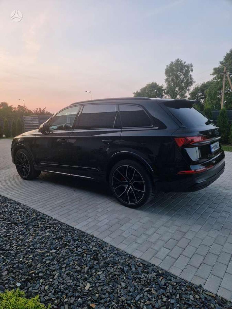 Black Audi Q7 2023 in Vilnius, with an engine capacity of 3.00 L and mileage of 69 thousand km for 53000 €, photo 4 on AUTOMOTO.COM.LV
