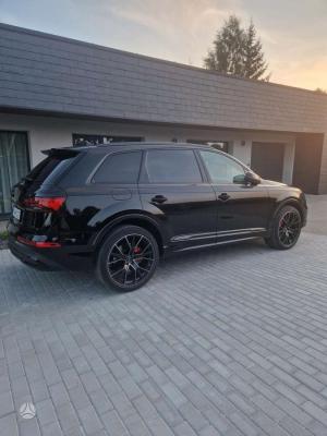Black Audi Q7 2023 in Vilnius, with an engine capacity of 3.00 L and mileage of 69 thousand km for 53000 €, photo 5 on AUTOMOTO.COM.LV