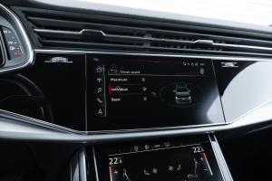 Melns Audi Q7 2023 Mārupe, ar dzinēja tilpumu 3.00 L un nobraukumu 127 tūkst. km par 38950 €, foto 23 vietnē AUTOMOTO.COM.LV