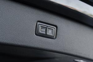 Melns Audi Q7 2023 Mārupe, ar dzinēja tilpumu 3.00 L un nobraukumu 127 tūkst. km par 38950 €, foto 33 vietnē AUTOMOTO.COM.LV
