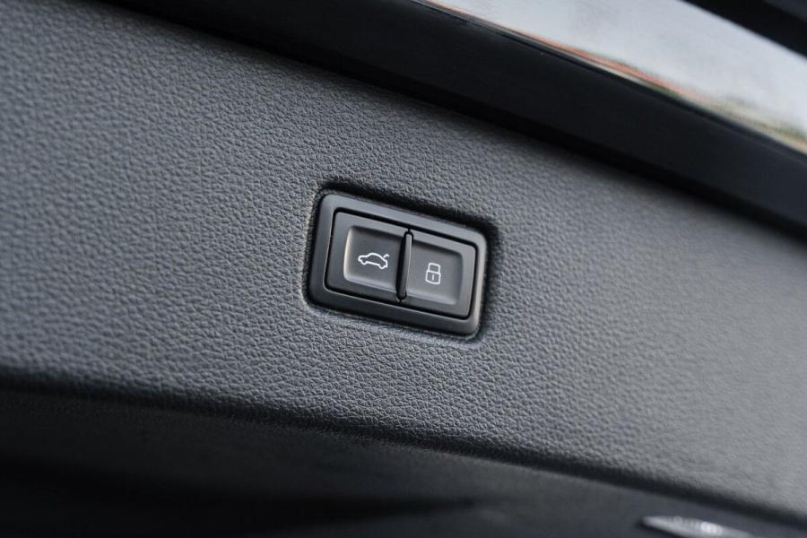 Melns Audi Q7 2023 Mārupe, ar dzinēja tilpumu 3.00 L un nobraukumu 127 tūkst. km par 38950 €, foto 33 vietnē AUTOMOTO.COM.LV