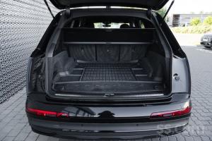 Black Audi Q7 2023 in Riga, with an engine capacity of 3.00 L and mileage of 127 thousand km for 38950 €, photo 32 on AUTOMOTO.COM.LV