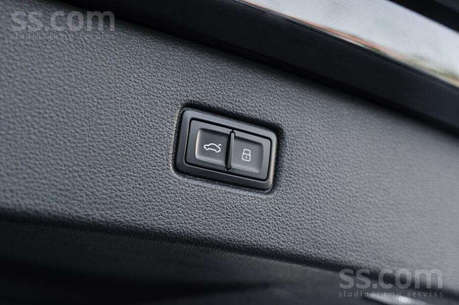Black Audi Q7 2023 in Riga, with an engine capacity of 3.00 L and mileage of 127 thousand km for 38950 €, photo 33 on AUTOMOTO.COM.LV