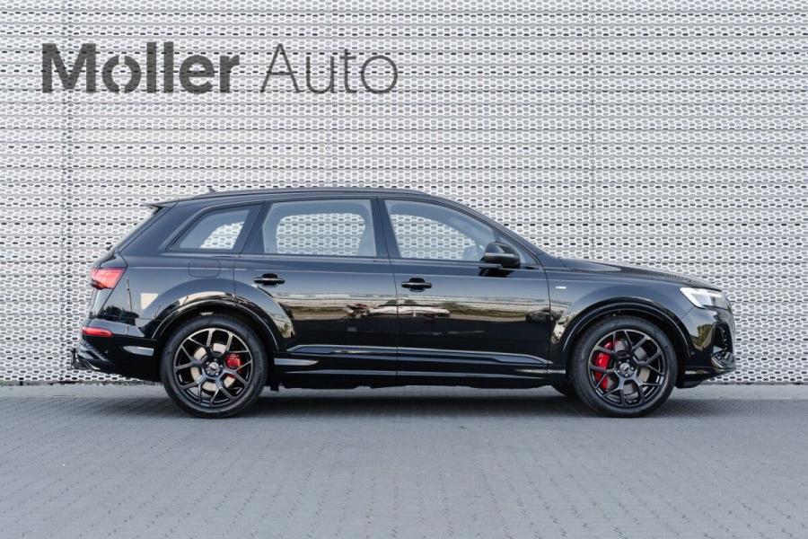 Black Audi Q7 2026 in Marupe, with an engine capacity of 3.00 L and mileage of 0 thousand km for 79900 €, photo 6 on AUTOMOTO.COM.LV