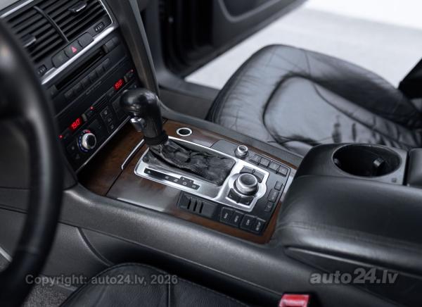 Black Audi Q7 2006 in Tallinn, with an engine capacity of 3.00 L and mileage of 322 thousand km for 4990 €, photo 9 on AUTOMOTO.COM.LV