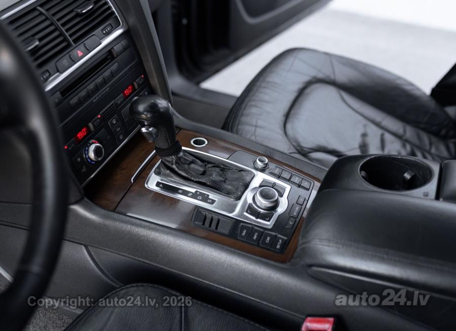 Black Audi Q7 2006 in Tallinn, with an engine capacity of 3.00 L and mileage of 322 thousand km for 4990 €, photo 10 on AUTOMOTO.COM.LV