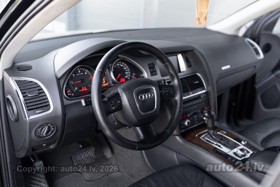Black Audi Q7 2006 in Tallinn, with an engine capacity of 3.00 L and mileage of 322 thousand km for 4990 €, photo 13 on AUTOMOTO.COM.LV