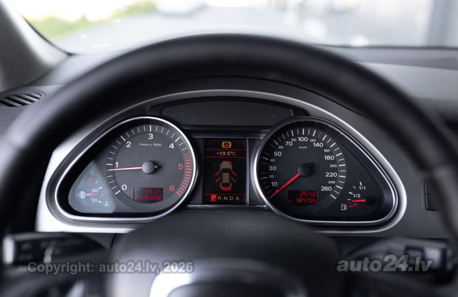 Black Audi Q7 2006 in Tallinn, with an engine capacity of 3.00 L and mileage of 322 thousand km for 4990 €, photo 14 on AUTOMOTO.COM.LV