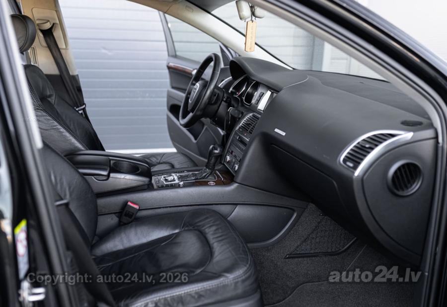 Black Audi Q7 2006 in Tallinn, with an engine capacity of 3.00 L and mileage of 322 thousand km for 4990 €, photo 15 on AUTOMOTO.COM.LV