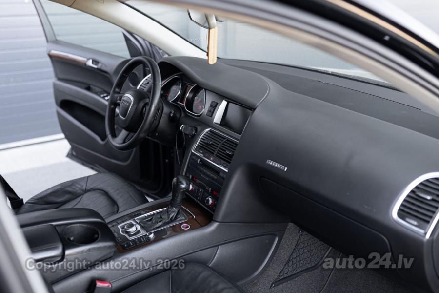 Black Audi Q7 2006 in Tallinn, with an engine capacity of 3.00 L and mileage of 322 thousand km for 4990 €, photo 17 on AUTOMOTO.COM.LV