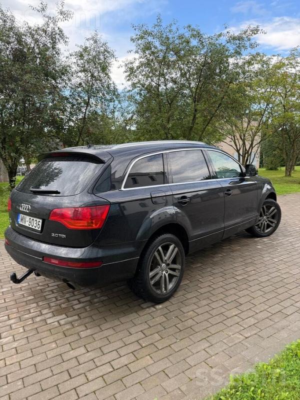 Black Audi Q7 2006 in Balvi, with an engine capacity of 3.00 L and mileage of 237 thousand km for 4150 €, photo 4 on AUTOMOTO.COM.LV