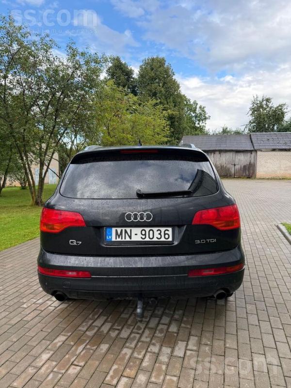 Melns Audi Q7 2006 Balvi, ar dzinēja tilpumu 3.00 L un nobraukumu 237 tūkst. km par 3800 €, foto 5 vietnē AUTOMOTO.COM.LV